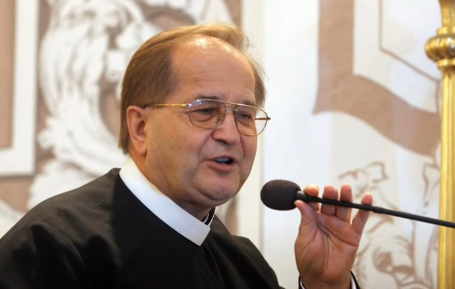 Tadeusz Rydzyk czuje się osaczony. Duchowny narzeka na ludzi, którzy ...