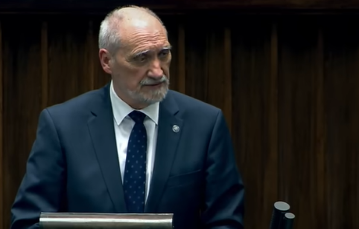 Antoni Macierewicz został zatrzymany przez policję. Tak tłumaczył się ...